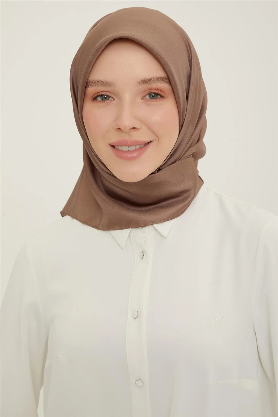 Armine Sezonsuz İpek Eşarp Kategorisi